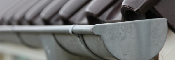 HOW TO: Remove old guttering in 4 easy steps | Browns Ladders